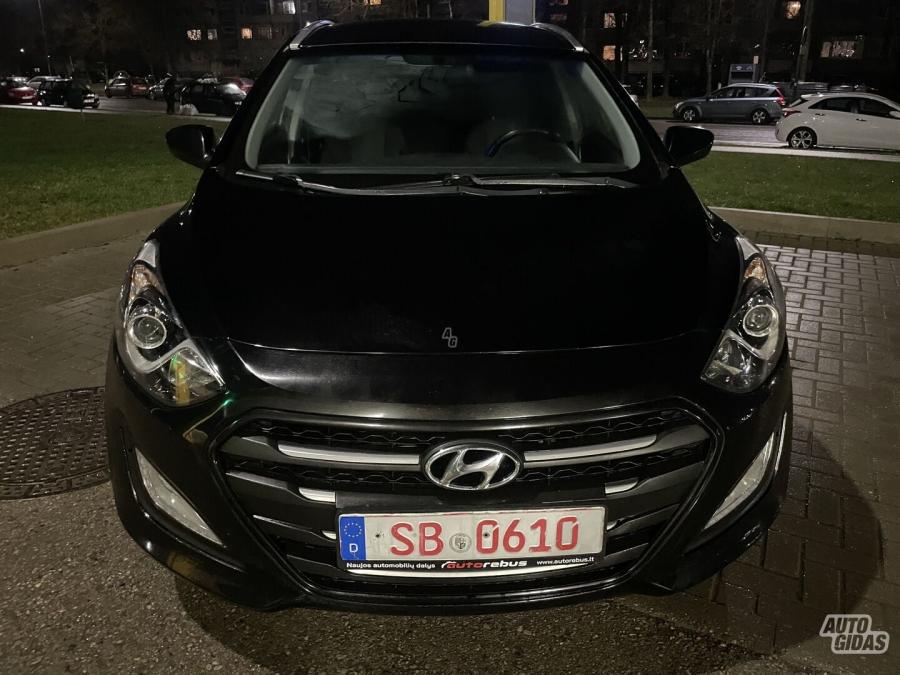 Black Hyundai i30 2016 in Kaunas, with an engine capacity of 1.60 L and mileage of 240 thousand km for 5350 €, photo 4 on AUTOMOTO.COM.LV