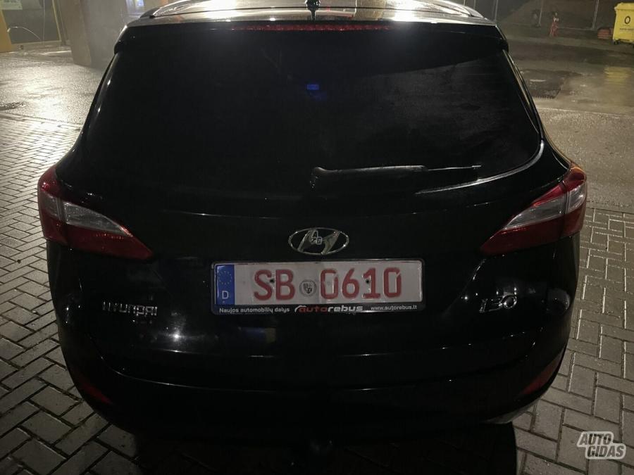 Black Hyundai i30 2016 in Kaunas, with an engine capacity of 1.60 L and mileage of 240 thousand km for 5350 €, photo 6 on AUTOMOTO.COM.LV