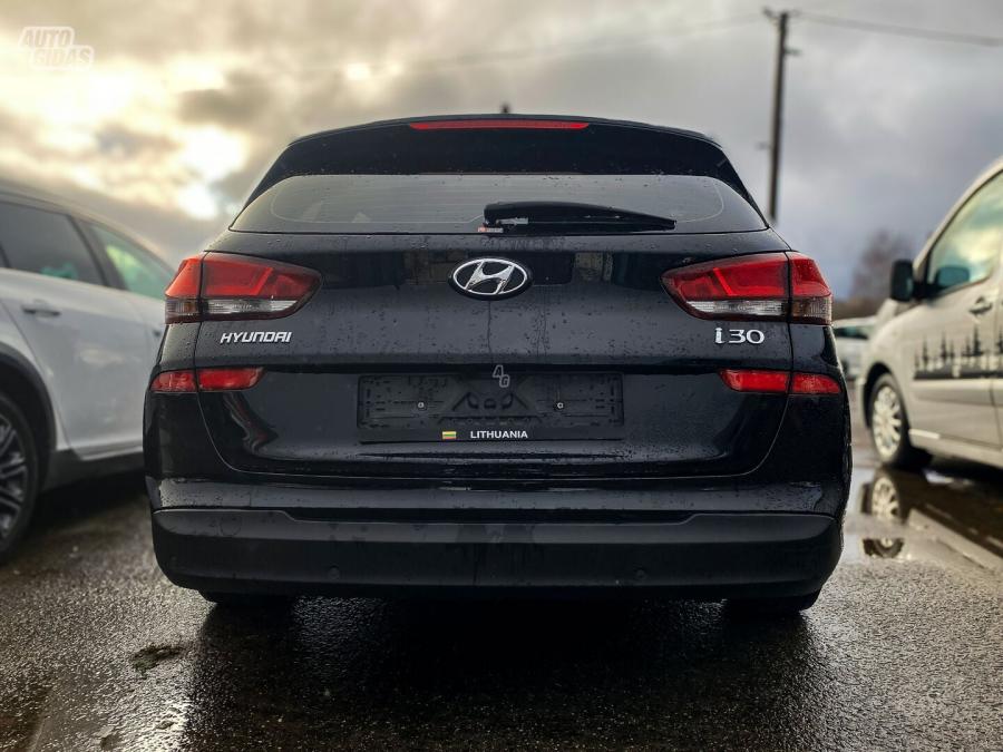 Melns Hyundai i30 2018 Panevēža, ar dzinēja tilpumu 1.40 L un nobraukumu 90 tūkst. km par 7500 €, foto 6 vietnē AUTOMOTO.COM.LV