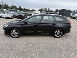 Black Hyundai i30 2020 in Marijampole, with an engine capacity of 1.60 L and mileage of 230 thousand km for 6200 €, photo 3 on AUTOMOTO.COM.LV