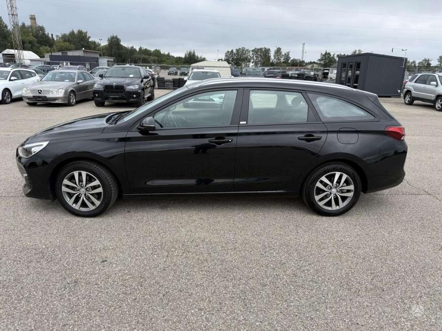 Black Hyundai i30 2020 in Marijampole, with an engine capacity of 1.60 L and mileage of 230 thousand km for 6200 €, photo 3 on AUTOMOTO.COM.LV