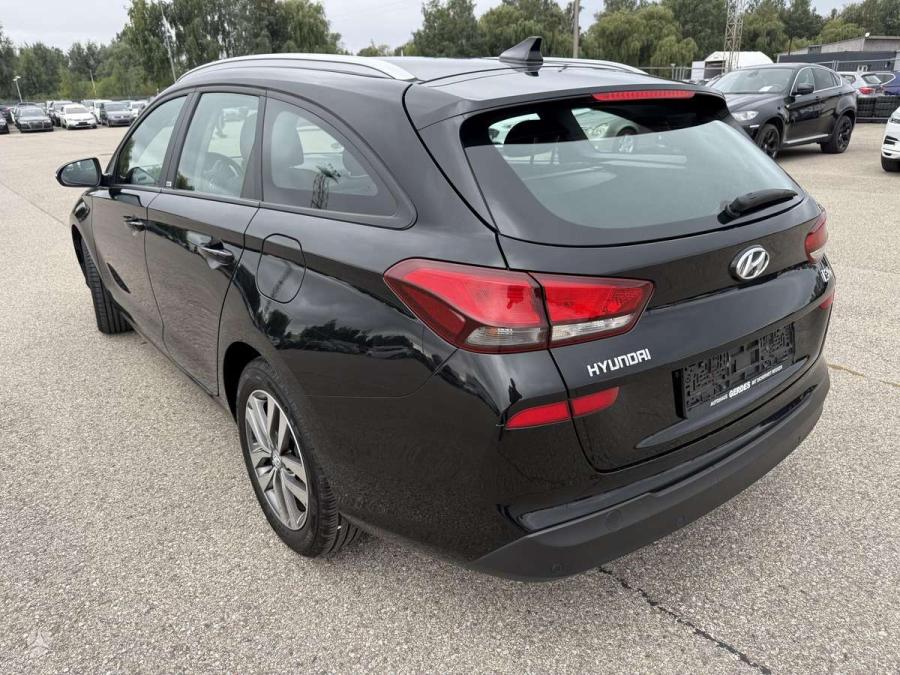 Black Hyundai i30 2020 in Marijampole, with an engine capacity of 1.60 L and mileage of 230 thousand km for 6200 €, photo 4 on AUTOMOTO.COM.LV