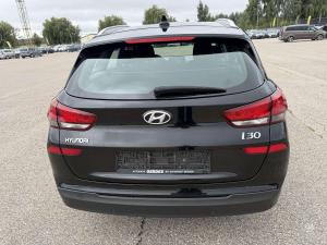 Black Hyundai i30 2020 in Marijampole, with an engine capacity of 1.60 L and mileage of 230 thousand km for 6200 €, photo 5 on AUTOMOTO.COM.LV