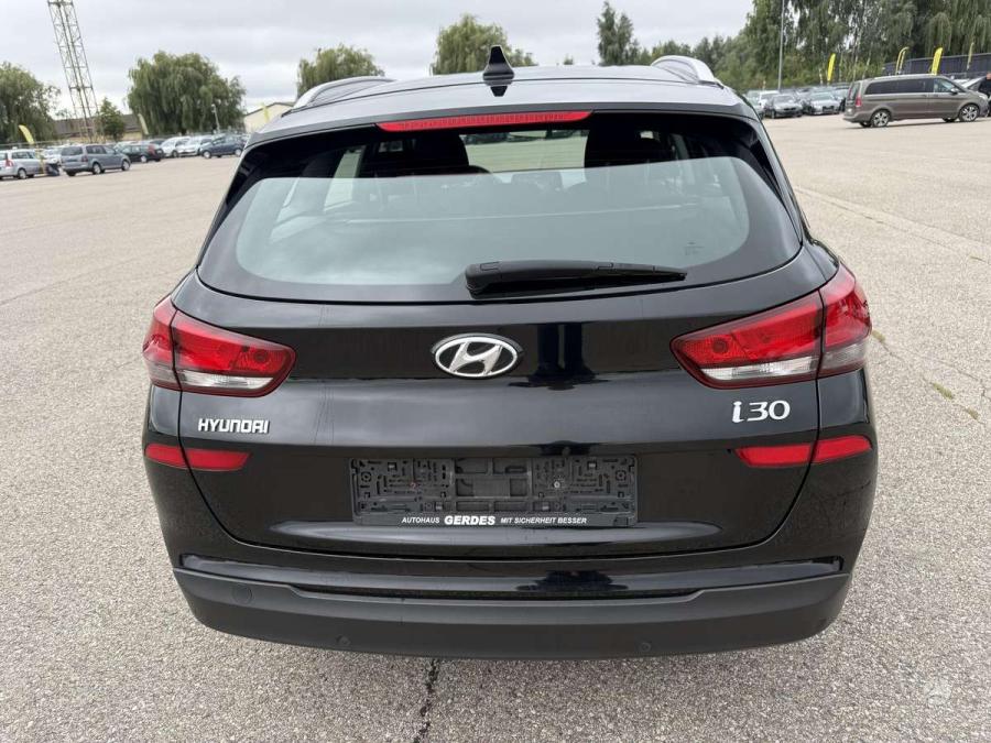 Black Hyundai i30 2020 in Marijampole, with an engine capacity of 1.60 L and mileage of 230 thousand km for 6200 €, photo 5 on AUTOMOTO.COM.LV