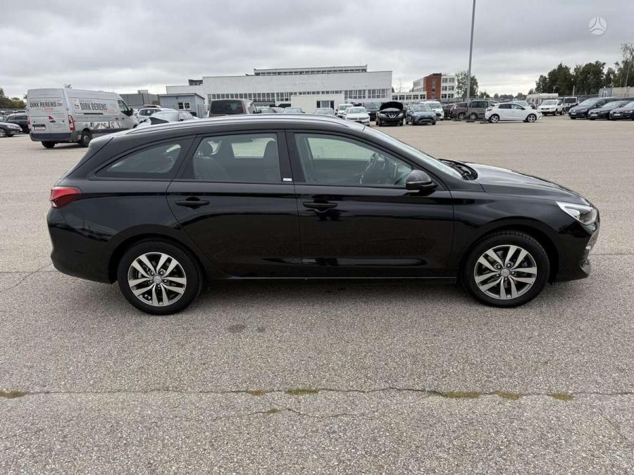 Black Hyundai i30 2020 in Marijampole, with an engine capacity of 1.60 L and mileage of 230 thousand km for 6200 €, photo 7 on AUTOMOTO.COM.LV