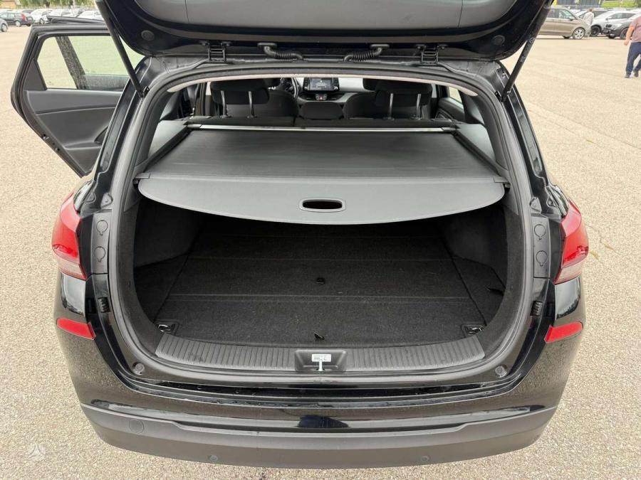 Black Hyundai i30 2020 in Marijampole, with an engine capacity of 1.60 L and mileage of 230 thousand km for 6200 €, photo 12 on AUTOMOTO.COM.LV