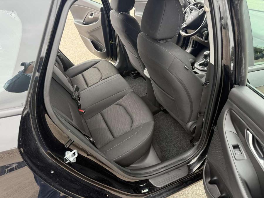 Black Hyundai i30 2020 in Marijampole, with an engine capacity of 1.60 L and mileage of 230 thousand km for 6200 €, photo 13 on AUTOMOTO.COM.LV