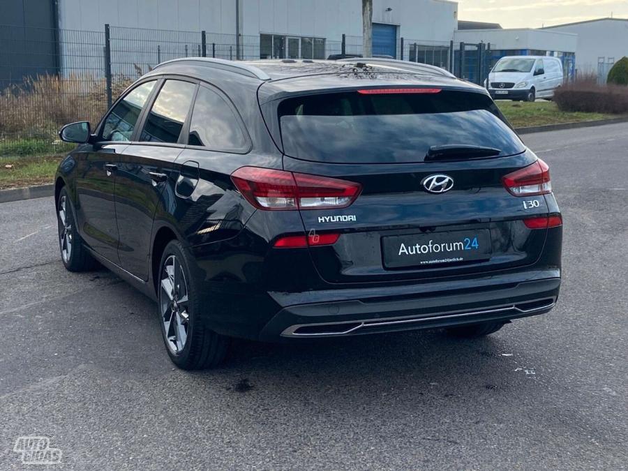 Black Hyundai i30 2023 in Kaunas, with an engine capacity of 1.00 L and mileage of 46 thousand km for 22745 €, photo 3 on AUTOMOTO.COM.LV