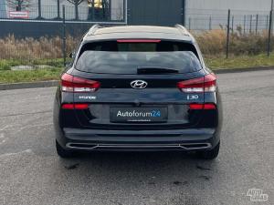 Black Hyundai i30 2023 in Kaunas, with an engine capacity of 1.00 L and mileage of 46 thousand km for 22745 €, photo 4 on AUTOMOTO.COM.LV