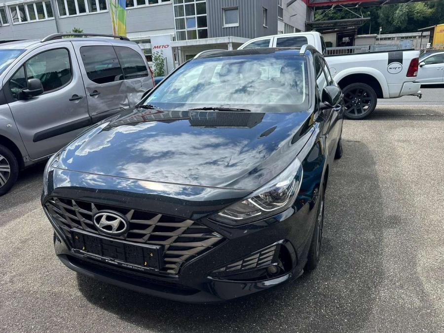 Черный Хендай i30 2023 в Тельшяй, объемом двигателя 1.48 л и пробегом 30 тыс. км за 14500 €, фото 1 на AUTOMOTO.COM.LV