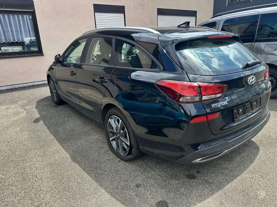 Черный Хендай i30 2023 в Тельшяй, объемом двигателя 1.48 л и пробегом 30 тыс. км за 14500 €, фото 3 на AUTOMOTO.COM.LV