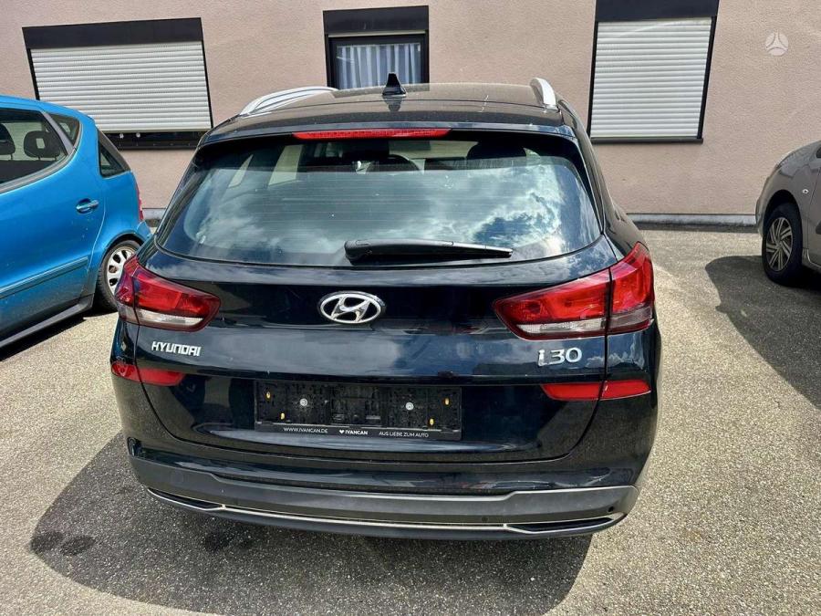 Черный Хендай i30 2023 в Тельшяй, объемом двигателя 1.48 л и пробегом 30 тыс. км за 14500 €, фото 4 на AUTOMOTO.COM.LV