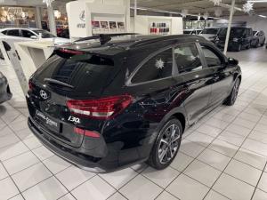 Melns Hyundai i30 2024 Kauņa, ar dzinēja tilpumu 1.50 L un nobraukumu 25 tūkst. km par 25892 €, foto 5 vietnē AUTOMOTO.COM.LV