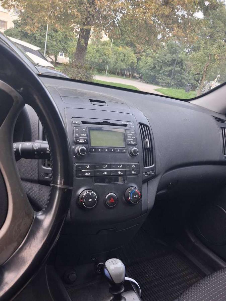 Zils Hyundai i30 2007 Viļņa, ar dzinēja tilpumu 1.58 L un nobraukumu 220 tūkst. km par 700 €, foto 6 vietnē AUTOMOTO.COM.LV