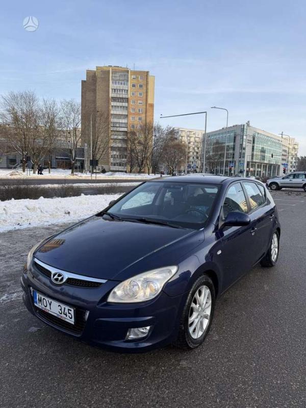 Blue Hyundai i30 2008 in Vilnius, with an engine capacity of 1.58 L and mileage of 218 thousand km for 2200 €, photo 1 on AUTOMOTO.COM.LV
