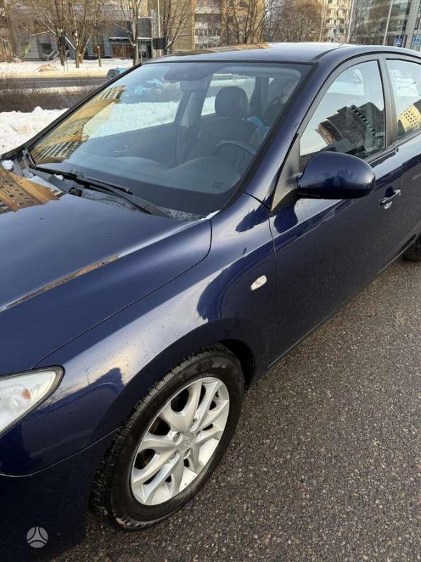 Blue Hyundai i30 2008 in Vilnius, with an engine capacity of 1.58 L and mileage of 218 thousand km for 2200 €, photo 4 on AUTOMOTO.COM.LV