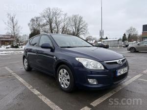 Zils Hyundai i30 2008 Rīga, ar dzinēja tilpumu 1.60 L un nobraukumu 277 tūkst. km par 2300 €, foto 3 vietnē AUTOMOTO.COM.LV
