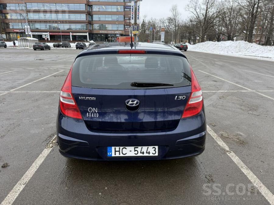 Zils Hyundai i30 2008 Rīga, ar dzinēja tilpumu 1.60 L un nobraukumu 277 tūkst. km par 2300 €, foto 5 vietnē AUTOMOTO.COM.LV