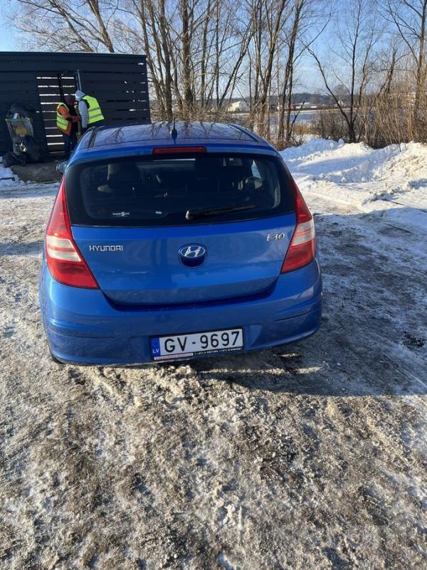 Zils Hyundai i30 2008 Rīga, ar dzinēja tilpumu 1.60 L un nobraukumu 312 tūkst. km par 2650 €, foto 4 vietnē AUTOMOTO.COM.LV