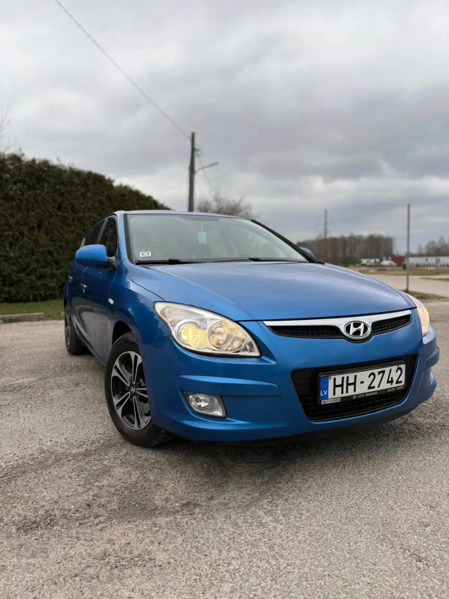Blue Hyundai i30 2008 in Riga, with an engine capacity of 1.60 L and mileage of 197 thousand km for 1900 €, photo 1 on AUTOMOTO.COM.LV