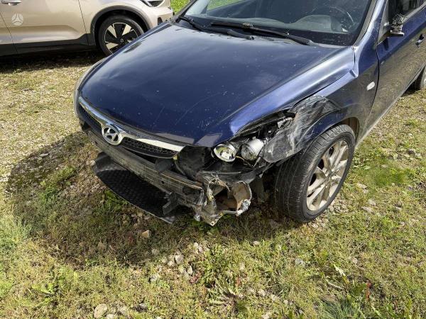 Blue Hyundai i30 2008 in Kaunas, with an engine capacity of 1.58 L and mileage of 218 thousand km for 500 €, photo 4 on AUTOMOTO.COM.LV
