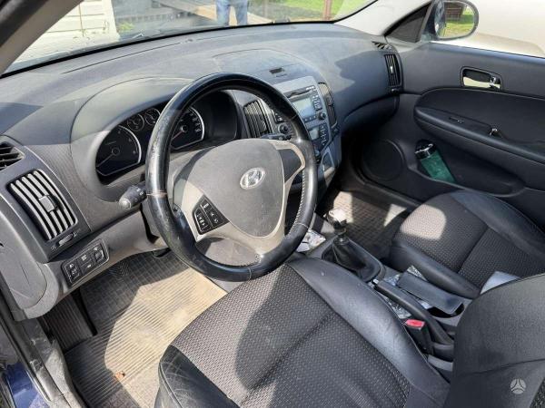 Blue Hyundai i30 2008 in Kaunas, with an engine capacity of 1.58 L and mileage of 218 thousand km for 500 €, photo 6 on AUTOMOTO.COM.LV