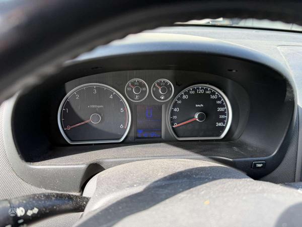 Blue Hyundai i30 2008 in Kaunas, with an engine capacity of 1.58 L and mileage of 218 thousand km for 500 €, photo 7 on AUTOMOTO.COM.LV
