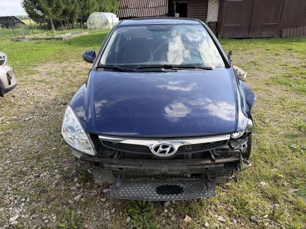 Blue Hyundai i30 2008 in Kaunas, with an engine capacity of 1.58 L and mileage of 218 thousand km for 500 €, photo 8 on AUTOMOTO.COM.LV