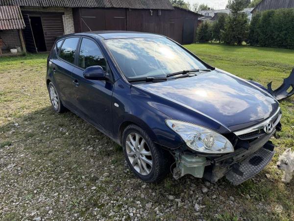 Blue Hyundai i30 2008 in Kaunas, with an engine capacity of 1.58 L and mileage of 218 thousand km for 500 €, photo 10 on AUTOMOTO.COM.LV