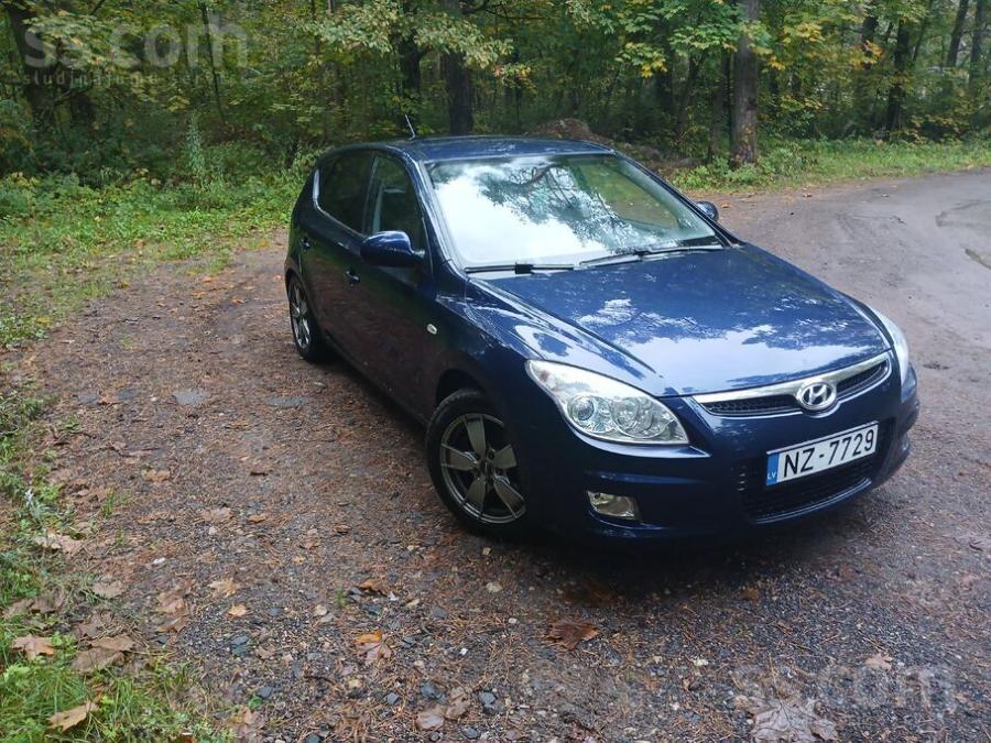 Blue Hyundai i30 2008 in Riga, with an engine capacity of 1.60 L and mileage of 190 thousand km for 1800 €, photo 1 on AUTOMOTO.COM.LV