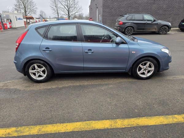 Zils Hyundai i30 2009 Viļņa, ar dzinēja tilpumu 1.58 L un nobraukumu 170 tūkst. km par 2800 €, foto 2 vietnē AUTOMOTO.COM.LV