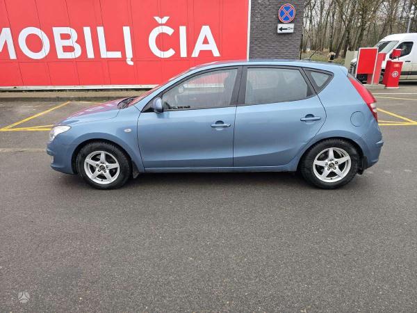 Zils Hyundai i30 2009 Viļņa, ar dzinēja tilpumu 1.58 L un nobraukumu 170 tūkst. km par 2800 €, foto 5 vietnē AUTOMOTO.COM.LV
