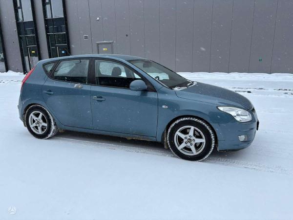 Blue Hyundai i30 2009 in Vilnius, with an engine capacity of 1.58 L and mileage of 170 thousand km for 2700 €, photo 2 on AUTOMOTO.COM.LV