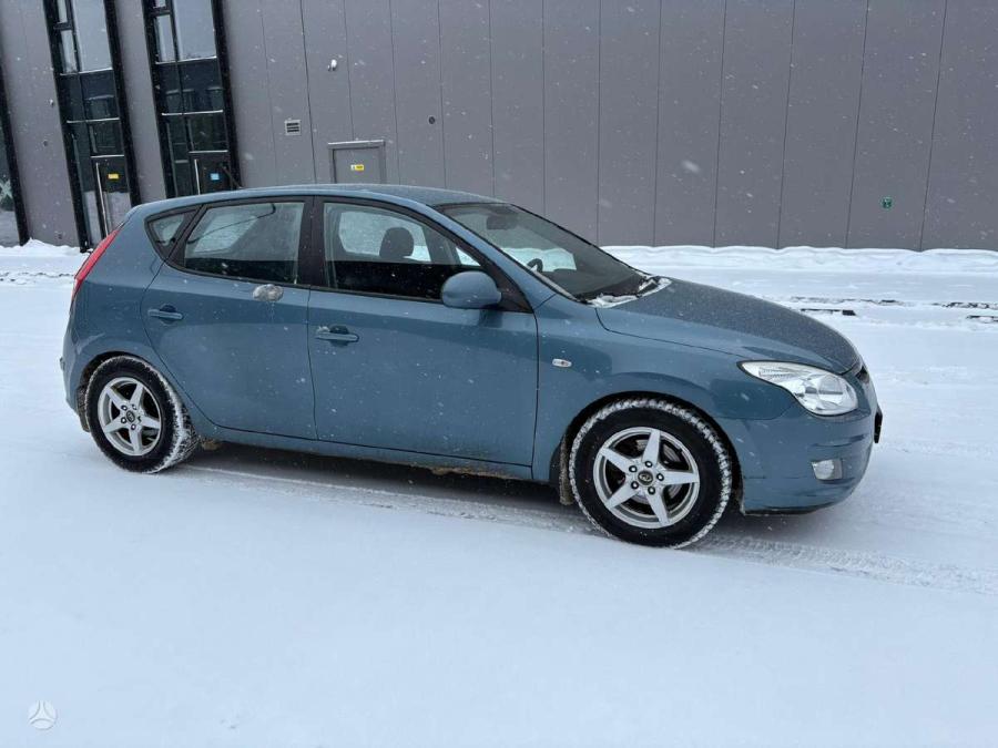 Zils Hyundai i30 2009 Viļņa, ar dzinēja tilpumu 1.58 L un nobraukumu 170 tūkst. km par 2700 €, foto 2 vietnē AUTOMOTO.COM.LV