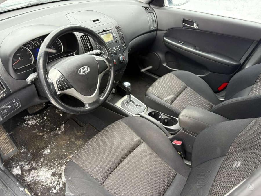 Zils Hyundai i30 2009 Viļņa, ar dzinēja tilpumu 1.58 L un nobraukumu 170 tūkst. km par 2700 €, foto 9 vietnē AUTOMOTO.COM.LV