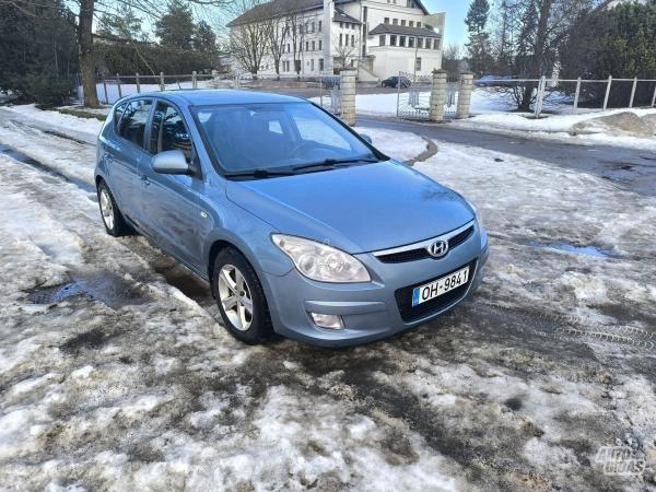 Blue Hyundai i30 2009 in Kaunas, with an engine capacity of 1.60 L and mileage of 226 thousand km for 3750 €, photo 3 on AUTOMOTO.COM.LV