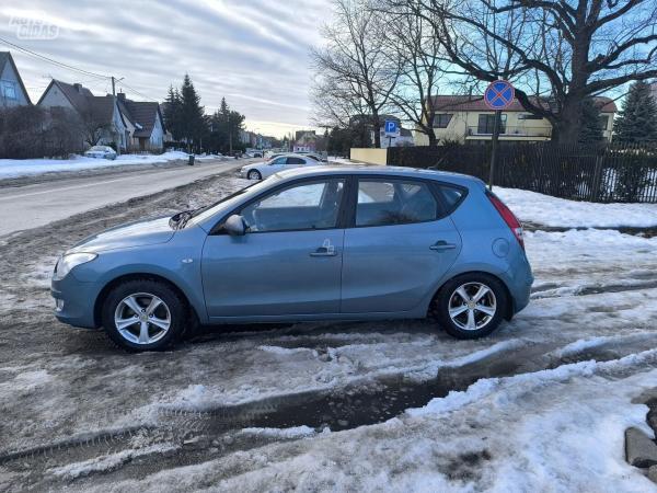 Blue Hyundai i30 2009 in Kaunas, with an engine capacity of 1.60 L and mileage of 226 thousand km for 3750 €, photo 4 on AUTOMOTO.COM.LV