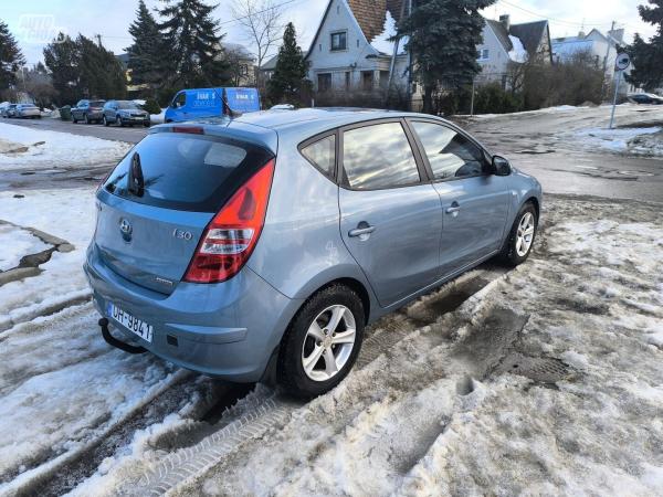 Blue Hyundai i30 2009 in Kaunas, with an engine capacity of 1.60 L and mileage of 226 thousand km for 3750 €, photo 8 on AUTOMOTO.COM.LV