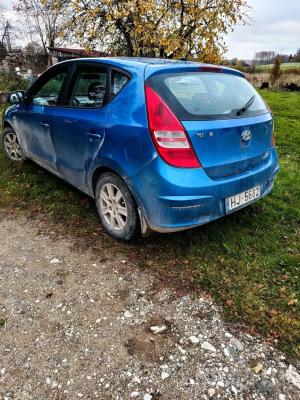 Синий Хендай i30 2009 в Лимбажи, объемом двигателя 1.90 л и пробегом 287 тыс. км за 500 €, фото  на AUTOMOTO.COM.LV