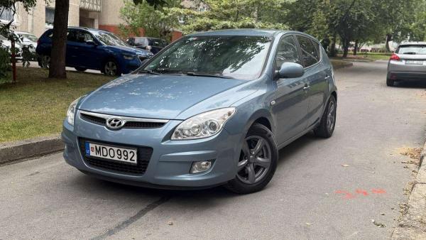 Zils Hyundai i30 2009 Viļņa, ar dzinēja tilpumu 1.60 L un nobraukumu 199 tūkst. km par 3300 €, foto 1 vietnē AUTOMOTO.COM.LV