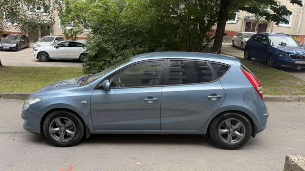 Хендай i30 2009 в Вильнюс на AUTOMOTO.COM.LV Синий Хендай i30 2009 в Вильнюс, объемом двигателя 1.60 л и пробегом 200 тыс. км за 3200 €, фото 5 на AUTOMOTO.COM.LV