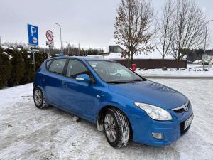 Blue Hyundai i30 2010 in Kaunas, with an engine capacity of 1.58 L and mileage of 333 thousand km for 2300 €, photo 3 on AUTOMOTO.COM.LV