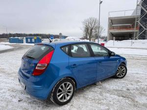 Blue Hyundai i30 2010 in Kaunas, with an engine capacity of 1.58 L and mileage of 333 thousand km for 2300 €, photo 4 on AUTOMOTO.COM.LV