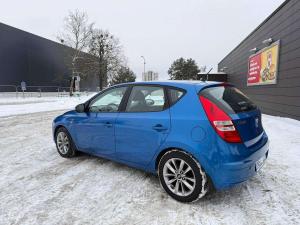 Blue Hyundai i30 2010 in Kaunas, with an engine capacity of 1.58 L and mileage of 333 thousand km for 2300 €, photo 5 on AUTOMOTO.COM.LV