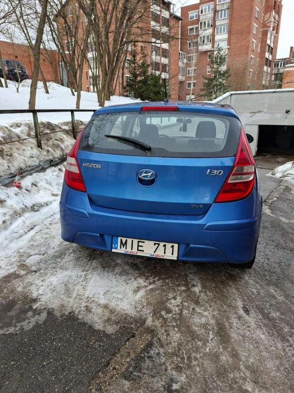 Blue Hyundai i30 2010 in Vilnius, with an engine capacity of 1.58 L and mileage of 273 thousand km for 1150 €, photo 3 on AUTOMOTO.COM.LV