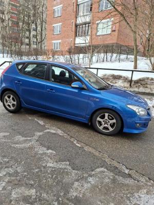 Blue Hyundai i30 2010 in Vilnius, with an engine capacity of 1.58 L and mileage of 273 thousand km for 1150 €, photo 4 on AUTOMOTO.COM.LV