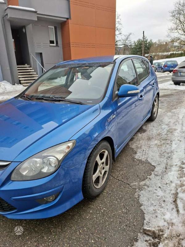 Blue Hyundai i30 2010 in Vilnius, with an engine capacity of 1.58 L and mileage of 273 thousand km for 1150 €, photo 5 on AUTOMOTO.COM.LV