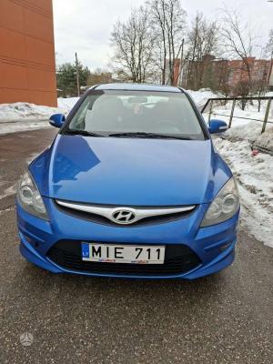 Blue Hyundai i30 2010 in Vilnius, with an engine capacity of 1.58 L and mileage of 273 thousand km for 1150 €, photo 7 on AUTOMOTO.COM.LV