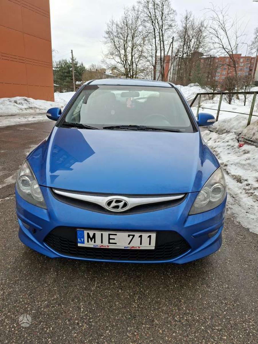 Blue Hyundai i30 2010 in Vilnius, with an engine capacity of 1.58 L and mileage of 273 thousand km for 1150 €, photo 7 on AUTOMOTO.COM.LV