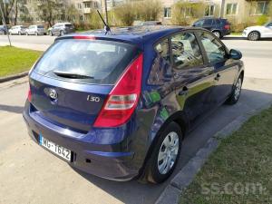 Blue Hyundai i30 2010 in Riga, with an engine capacity of 1.40 L and mileage of 148 thousand km for 3400 €, photo 3 on AUTOMOTO.COM.LV